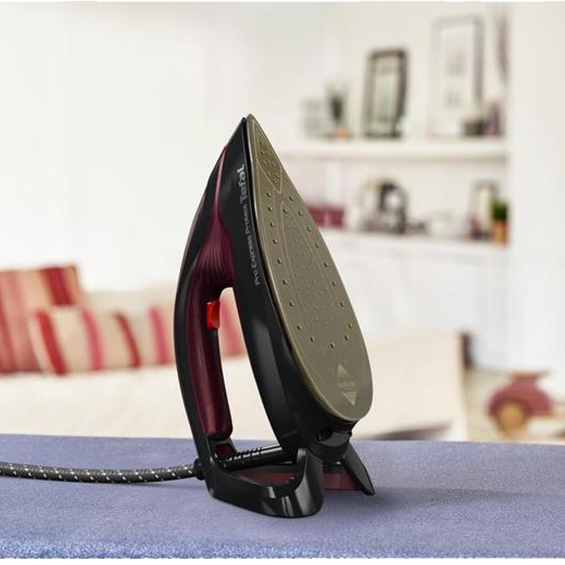 Tefal GV9230 Pro Express Protect Buhar Kazanlı Ütü | Evkur